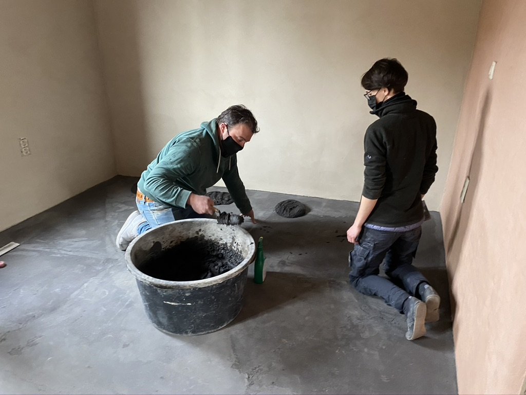 Finition de sol à la chaux avec l’Unilit PEDES – Arte Constructo